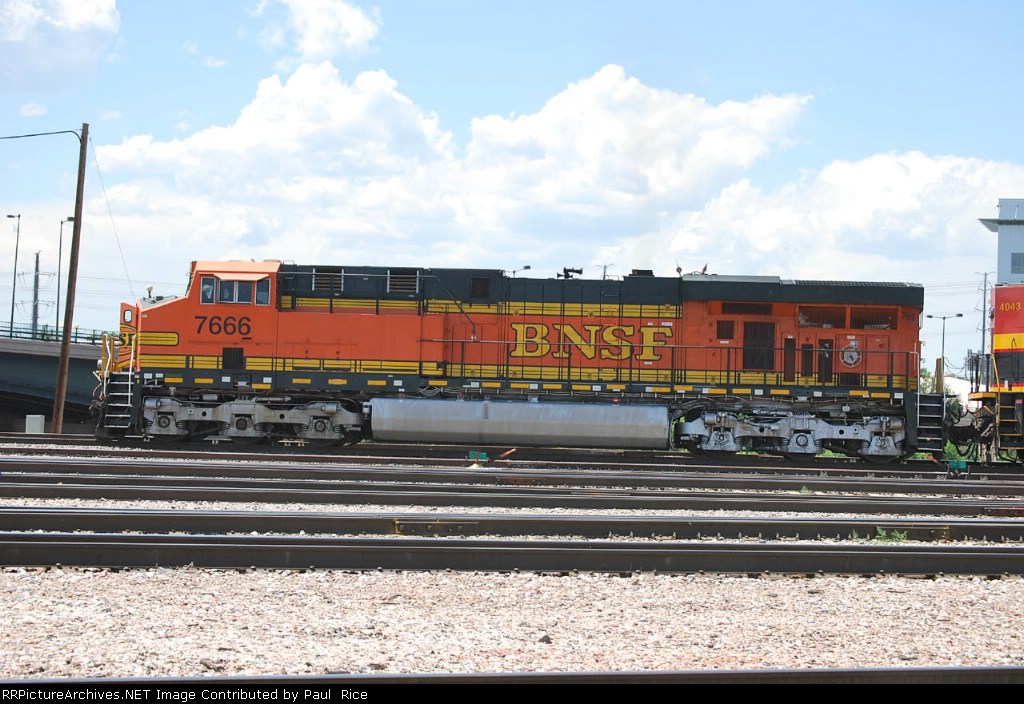 BNSF 7666